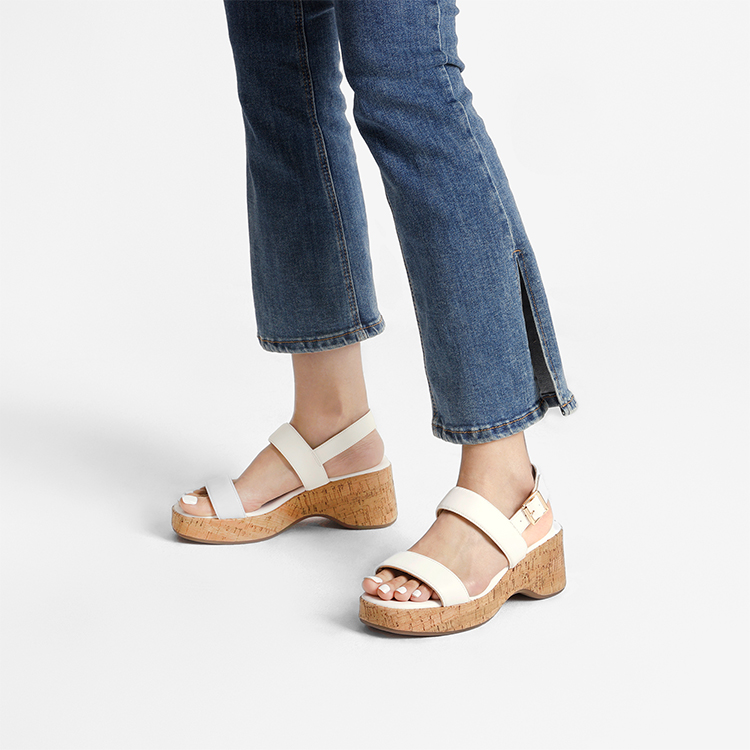 10 Best Sandals with Jeans For Women to Acquire a Winning Combination