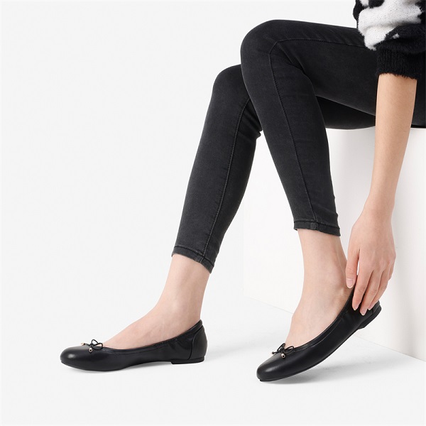 7 Comfortable Women’s Black Flat Shoes for Work