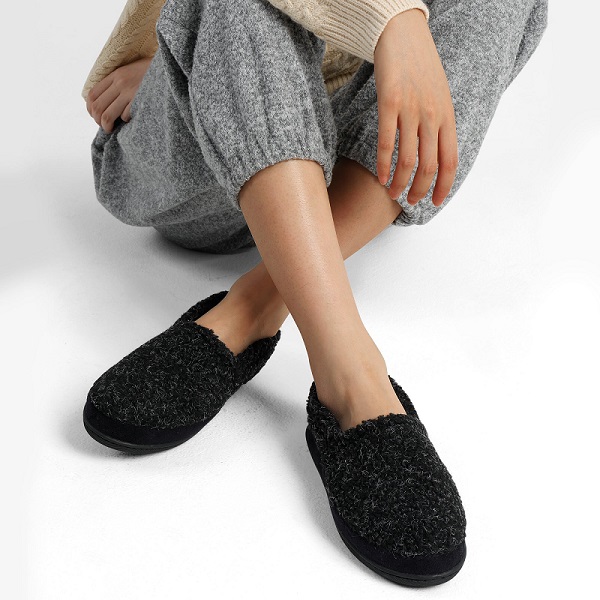 5 Attractive Ways To Style Fuzzy Slippers For Women