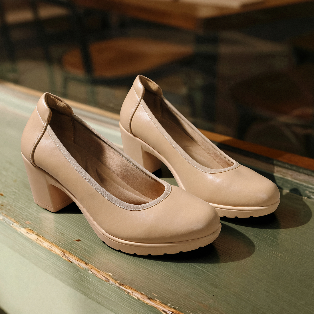 9 Best Shoes To Wear With Suits For Ladies