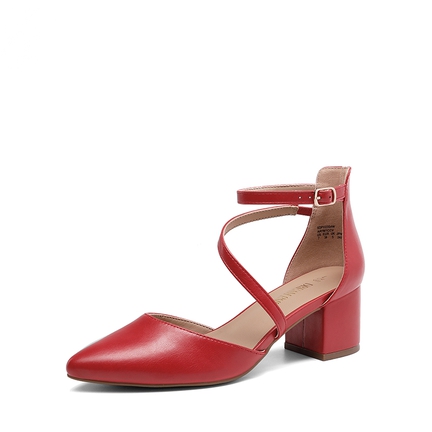 10 Best Outfits With Women's Red Pumps