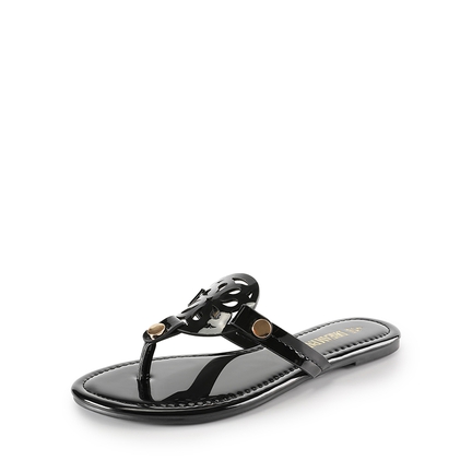 7 Best Black Sandals Outfits For Women