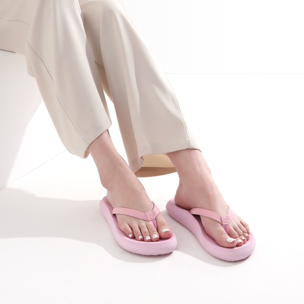 8 Vibrant Pink Shoes Outfits for Women To Be Beautiful